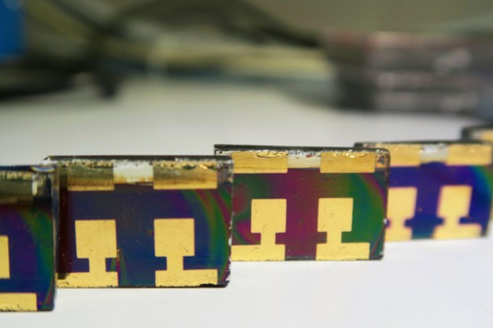 Innovation in der Chemie für leistungsfähigere Perowskit-Solarzellen ...
