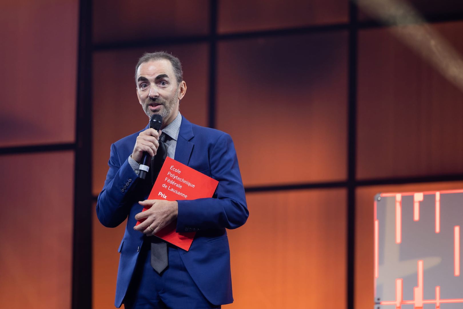 Outstanding Commitment Award 2022 - Personalia - 2022 - EPFL . Rapport annuel